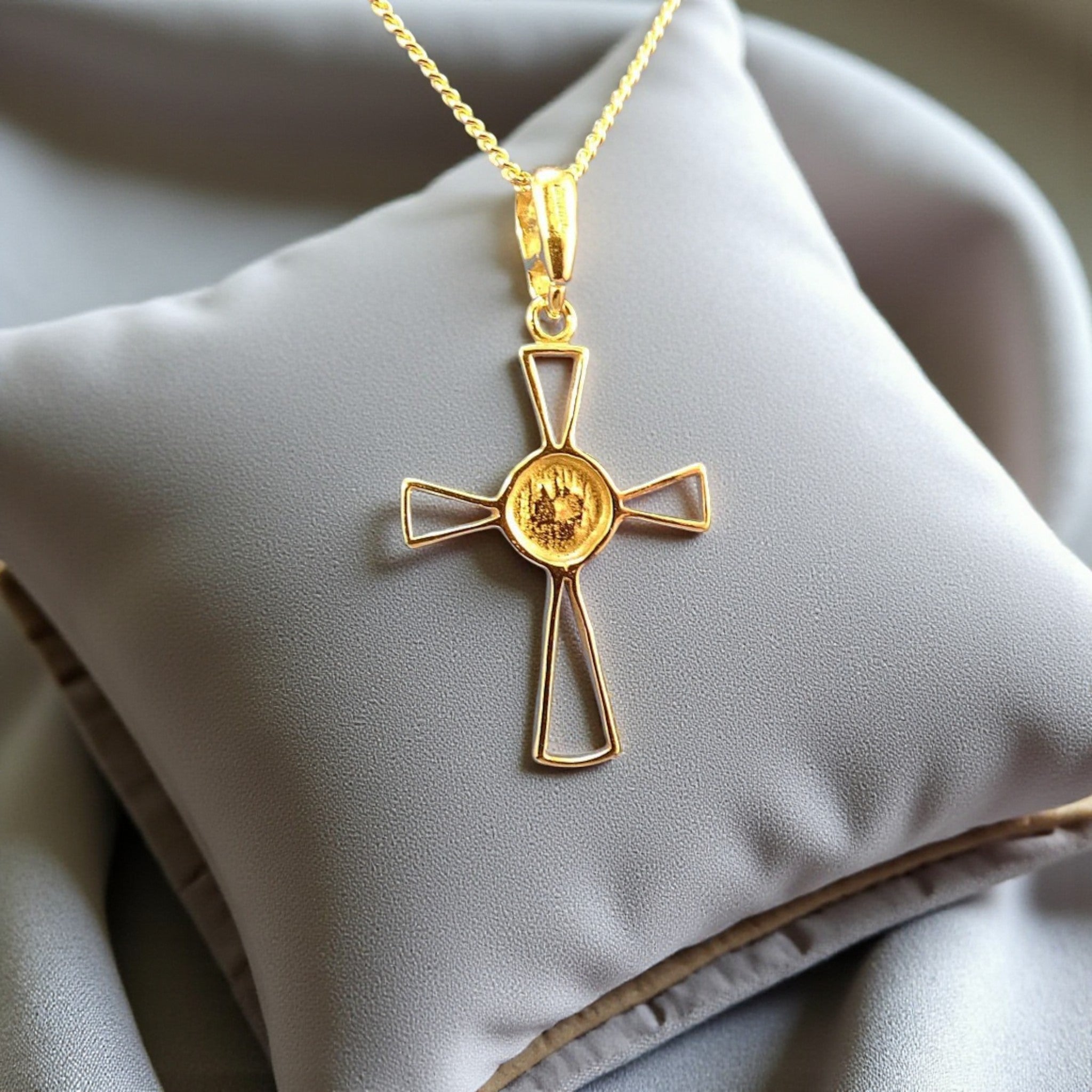 9ct Gold Open Memorial Cross – Keepsake Memorial Jewellery